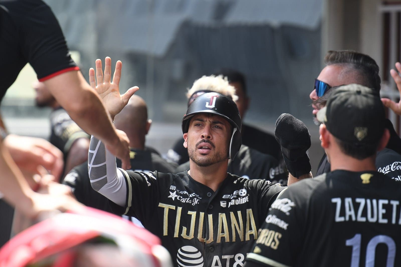 Toros se lleva la doble cartelera y la serie