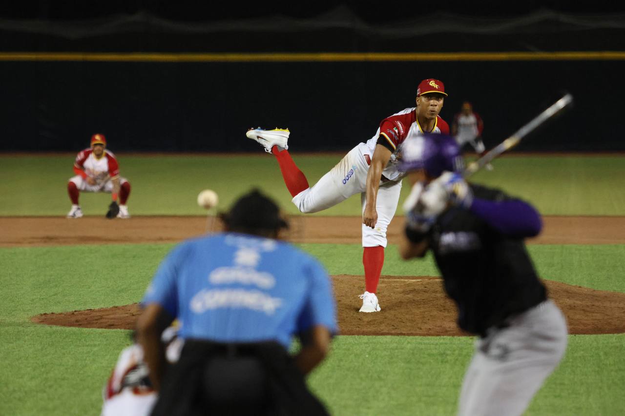 Solomon Bates tira joya y Guerreros inicia la serie ganando